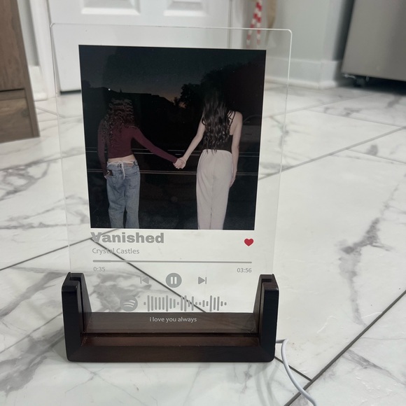 Amazon | Accents | Amazon Acrylic Music Plaque With Dark Brown Stand ...